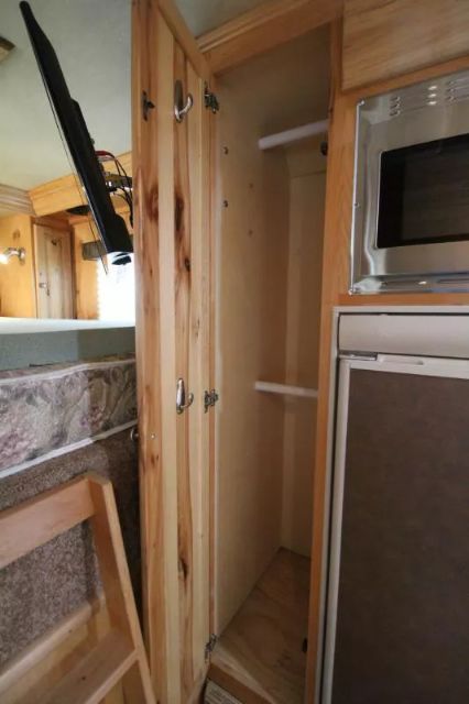 USED Classic Horse Trailer with Living Quarters for Sale - Horse ...